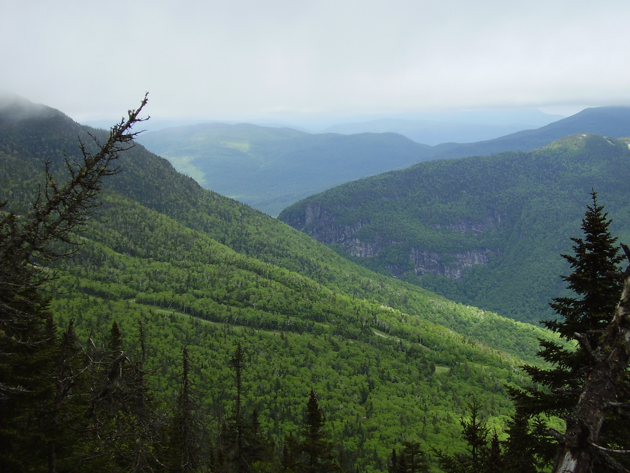 Smugglers’ Notch: Vermont’s Hidden Gem – Green Mountain Peaks